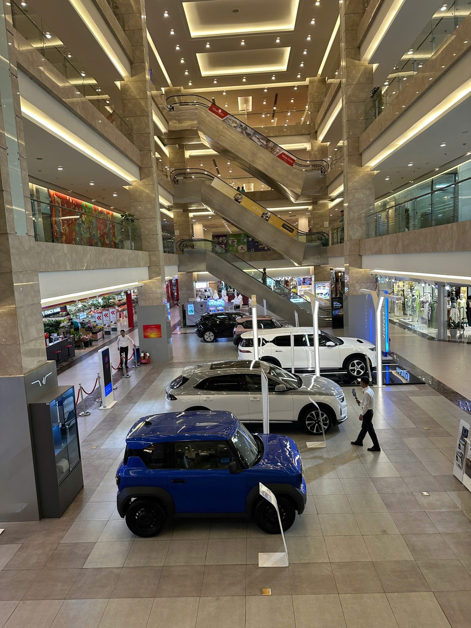 VINFAST VINCOM PLAZA LONG BIÊN | SHOWROOM CHÍNH HÃNG VINFAST | HOTLINE: 0925589999 - VinFast ...